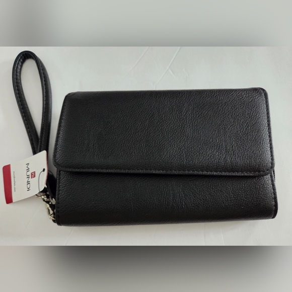 mundi | Bags | Mundi My Big Fat Rfid Organizer Black Wristletwallet ...